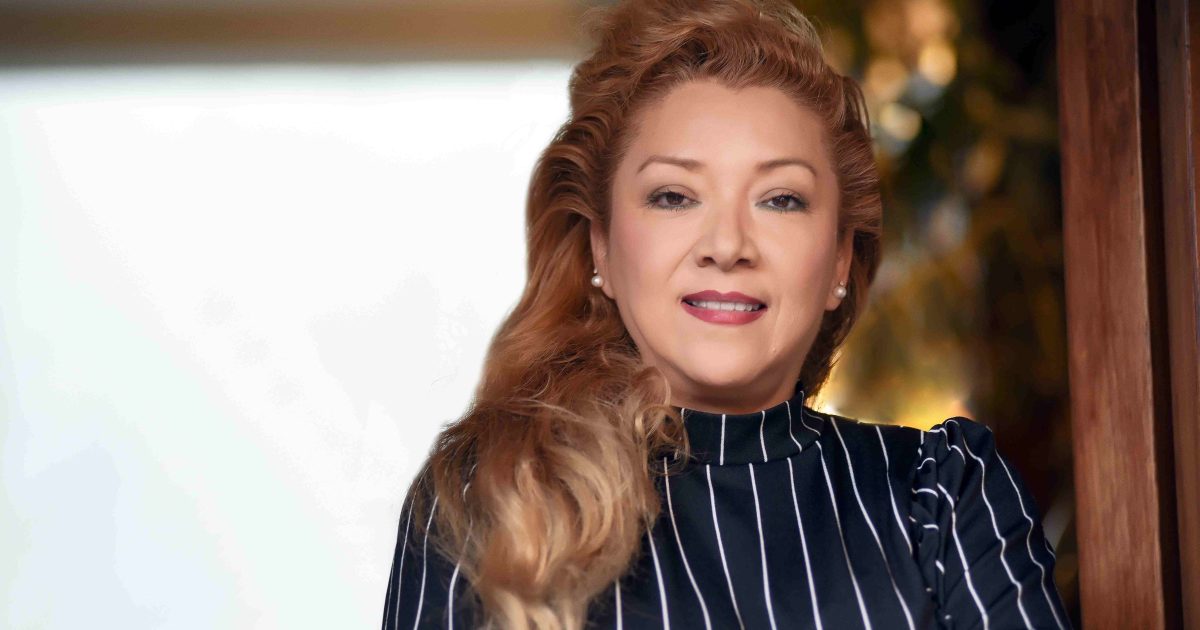 CLARA WEBB: SU EXITOSO TRANSITAR POR EL SUEÑO AMERICANO - Revista Momentos